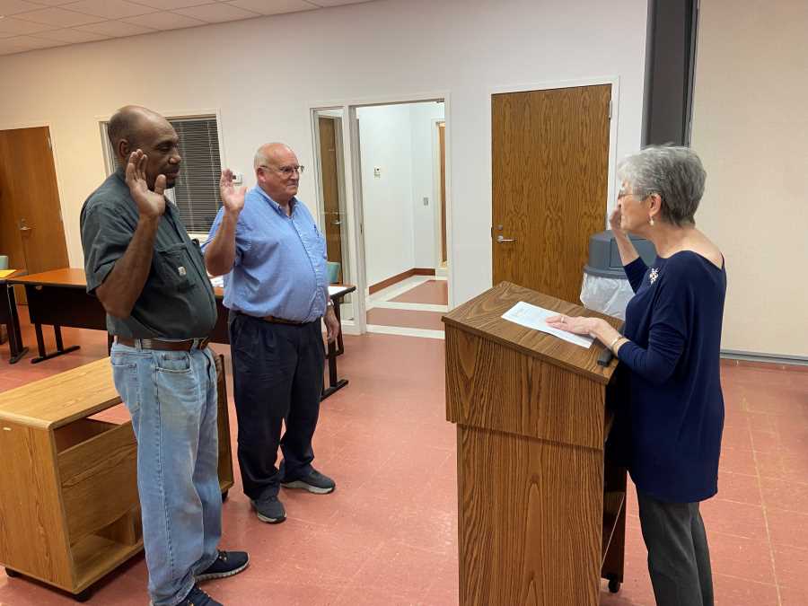 MoCo Commissioners Receive Oaths