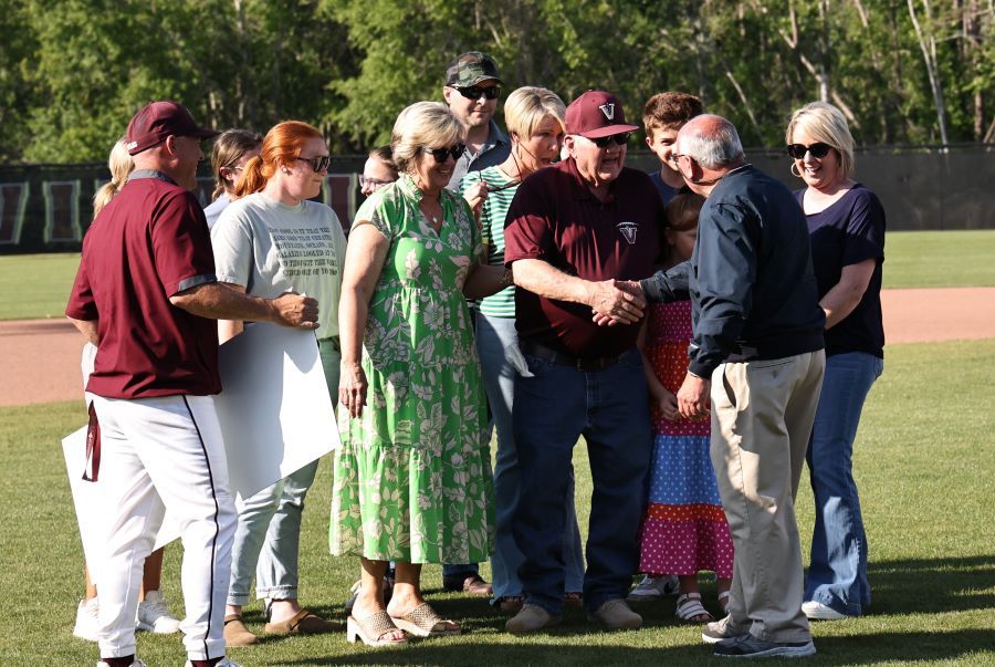 Indians Celebrate ’95 Team, Honor Lynn Moore